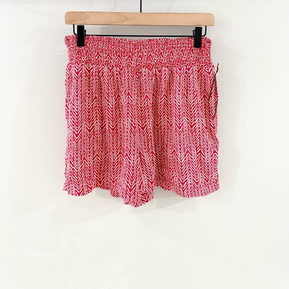 Knox Rose | Shorts | Nwot Knox Rose Pull On Smocked Shorts Red Chevron ...
